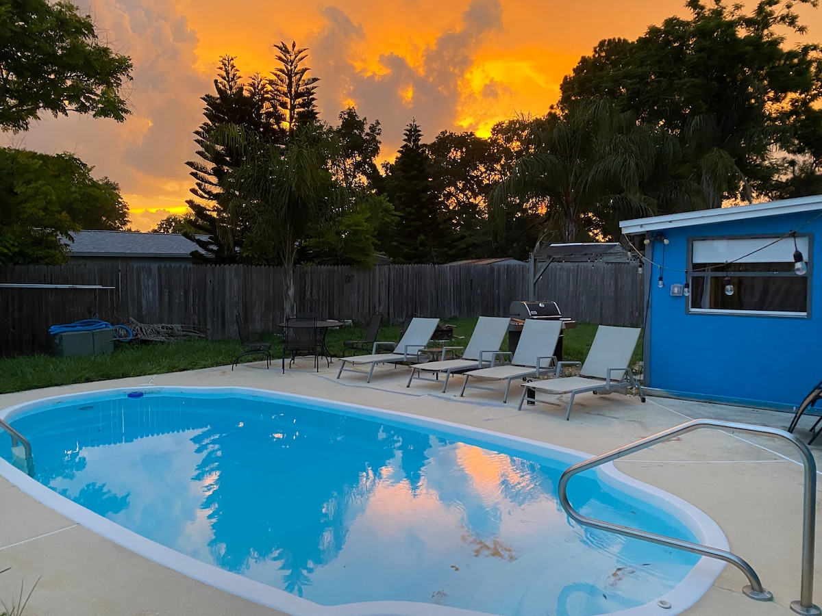 Private Room w/ Pool & WFH Setup - Houses for Rent in Largo, Florida ...