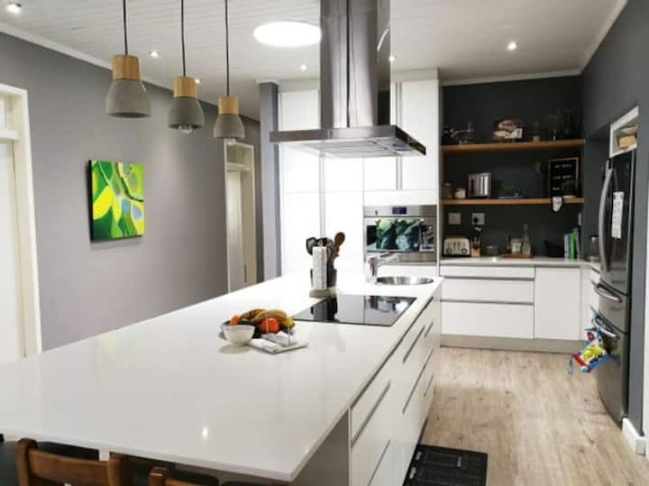 Entertainer's Dream Family Home - Wellington