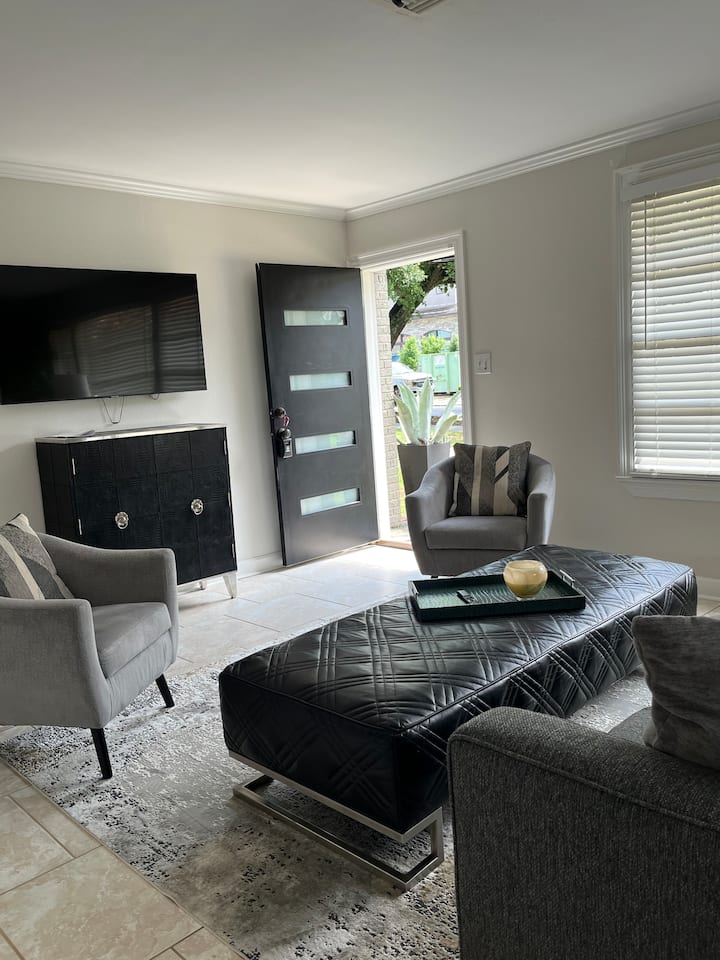 Quiet Neighborhood Cottage - Metairie, LA