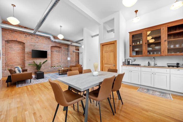 Two-story, Two Apt, Urban Oasis - Buffalo, NY