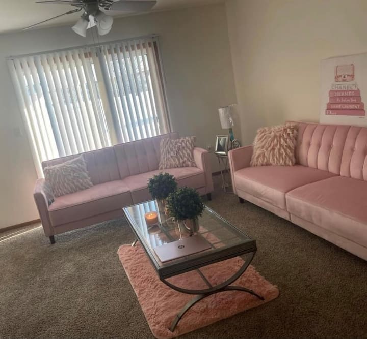 Peaceful Private Room With A Tv - DeKalb, IL