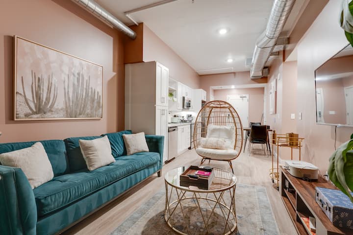 Music City Suite: Poolside Vibes | Balcony - Nashville, TN