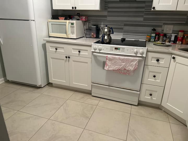 I Am Sharing A Clean House - Bensalem, PA