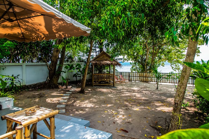 Beachfront Tiny House Coconut 1 Quiet & Secluded - Ko Samui, Island