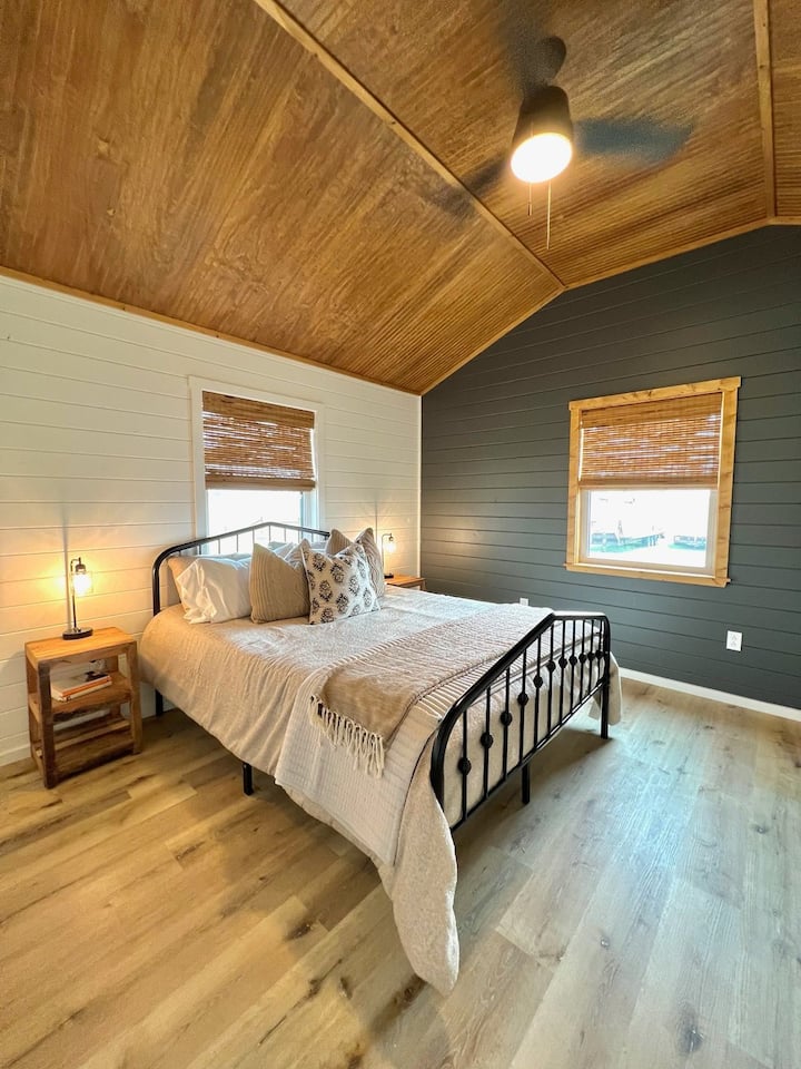 The Ranch Cabin - 20 Minutes To The Silos! - Texas