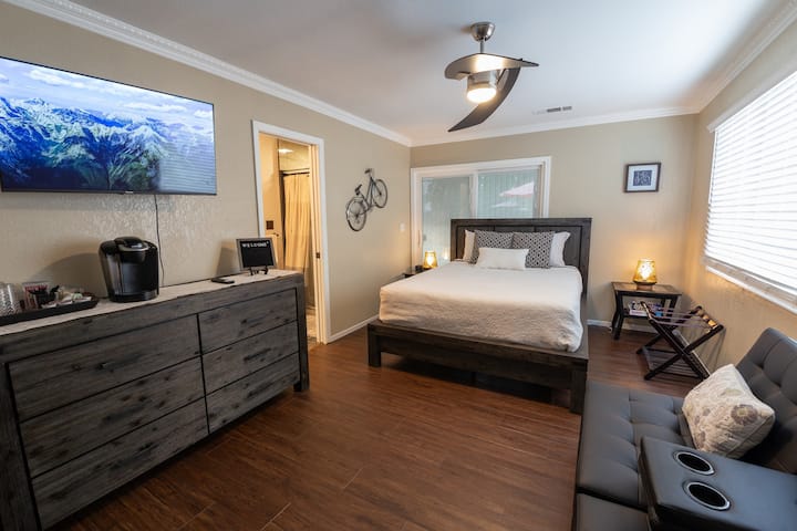 Room W/ Private (Entrance/bathroom) Near Sequoia - Visalia, CA