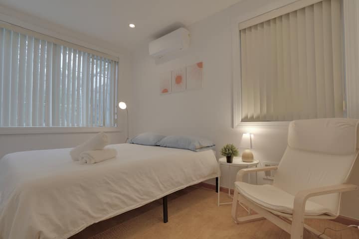Cozy Studio New Furbished, Near Bus/ Lga/ Flushing - Morris Park - Bronx NY