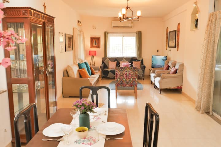 Plush 5br Villa | Patio W/ Field Views & Caretaker - Goa
