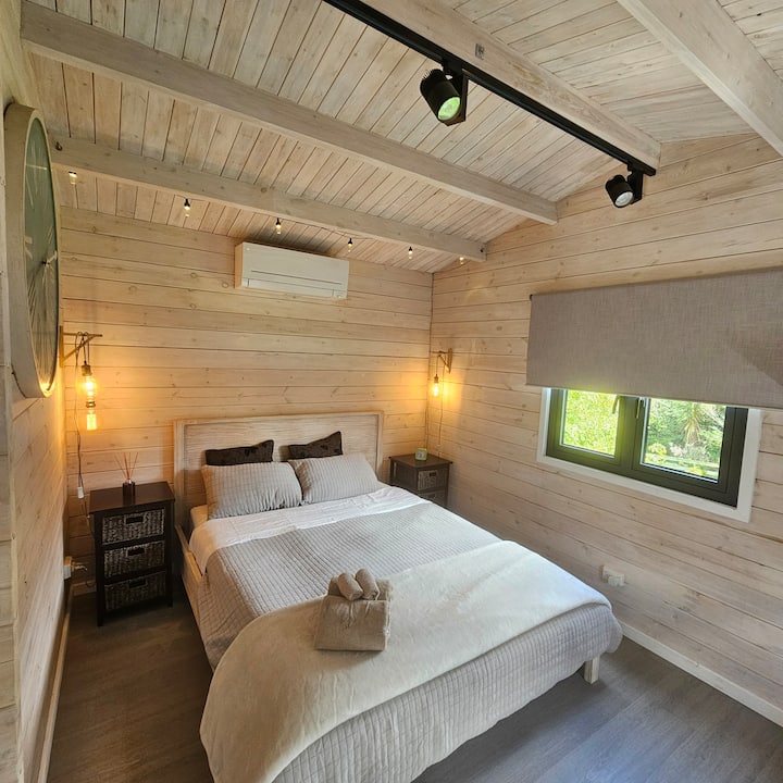 Cosy Room Inside Pottery Studio - Riverhead