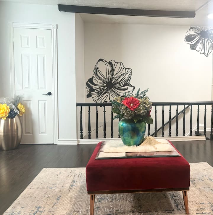 Duplex: Chic & Exquisitely Curated Retreat. - Hamilton