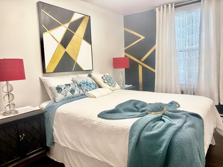 Duplex Heights: Elegant And Cozy + Upper Deck - Hamilton