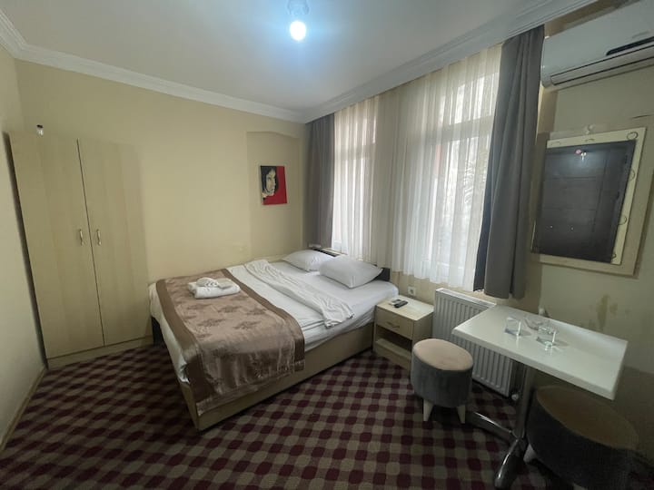 Spacious Room Near To Taksim - Estambul