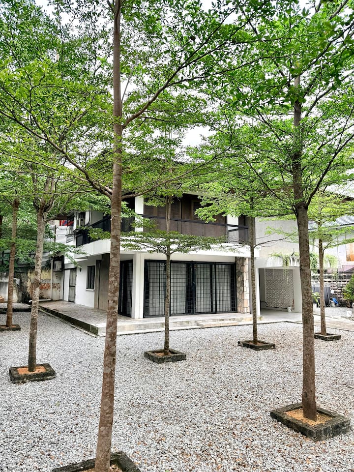 Nature Retreat | Private Pool & Karaoke | 15 Pax - Kuala Lumpur