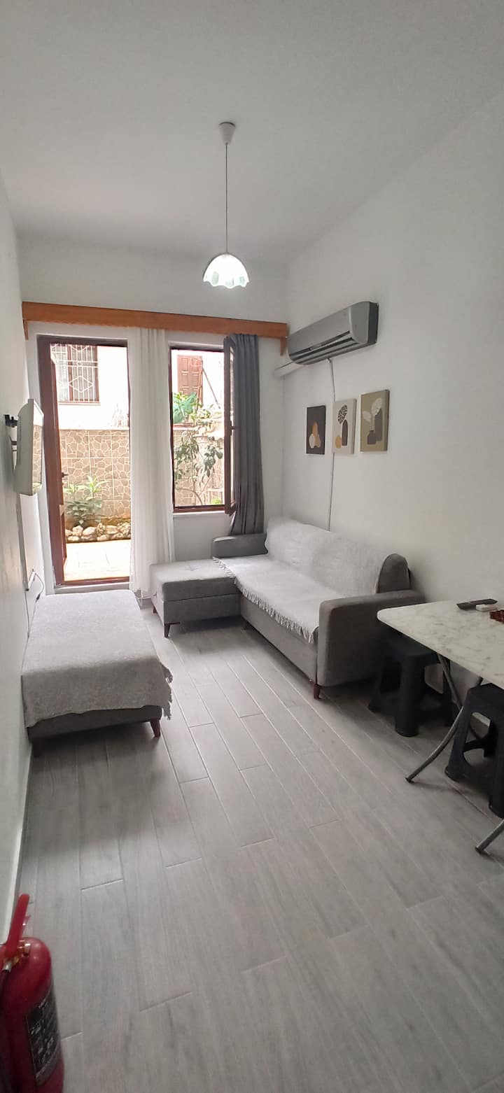 Akyaka Barlar Sokağında Günlük Kiralık 1+1 Daire. - Akyaka