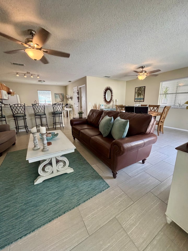 The Villages! Resort Style Amenities/golf Cart! - The Villages, FL