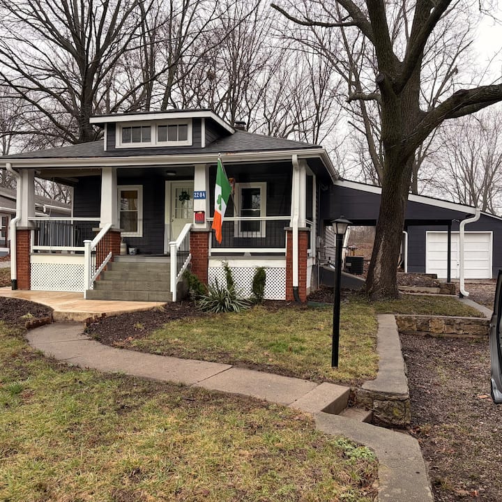 Rock ‘N’ Roll Bungalow - Independence, MO