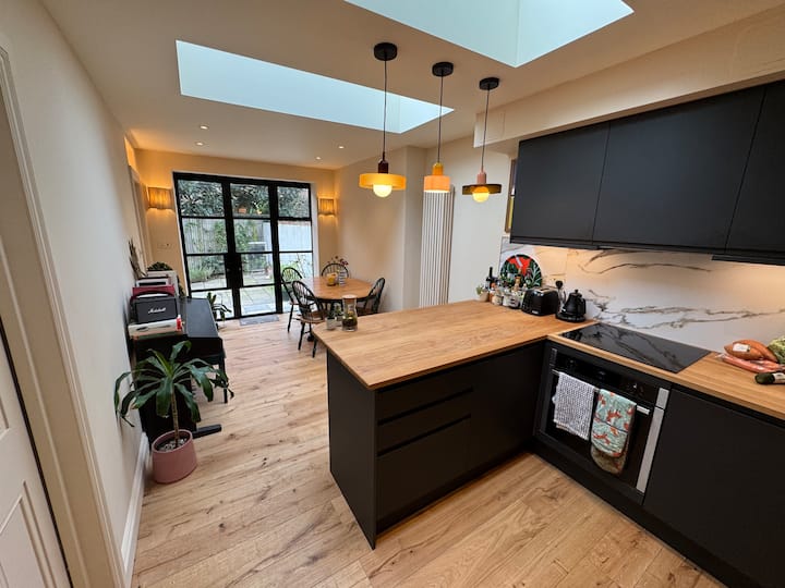 Spacious 1 Bedroom Flat & Garden, Amazing Location - Chelsea