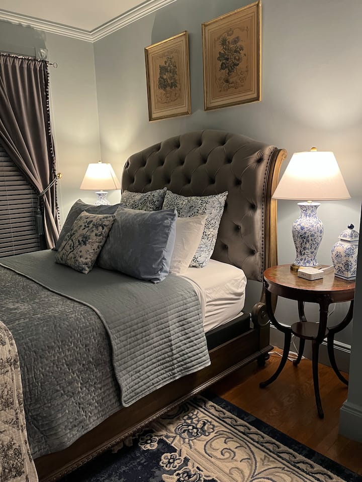Thornfield House 1875 Rochester Room - Norwich, NY