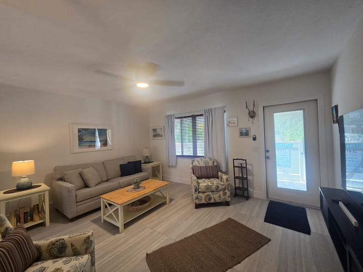 "The Queen" At Palm Tree Villas Resort - Holmes Beach, FL