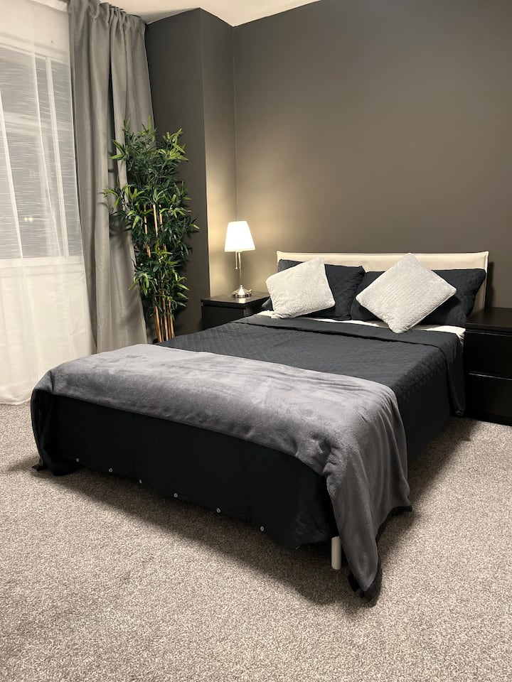 Spacious Double Room Shared Bathroom - London