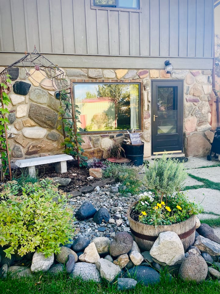 Rizen Cottage - Bozeman, MT