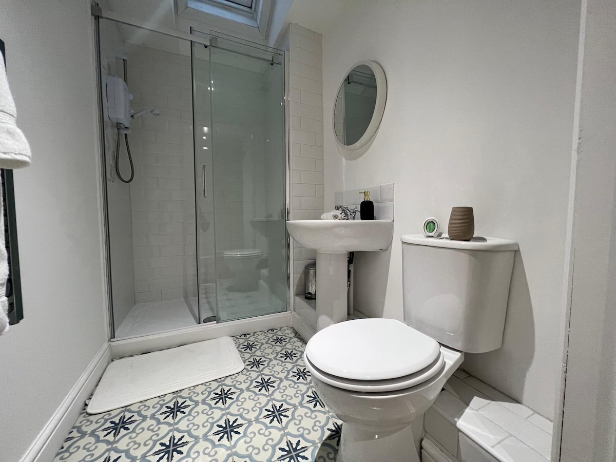 The Garden suite - Flats for Rent in Cardiff, Wales, United Kingdom ...