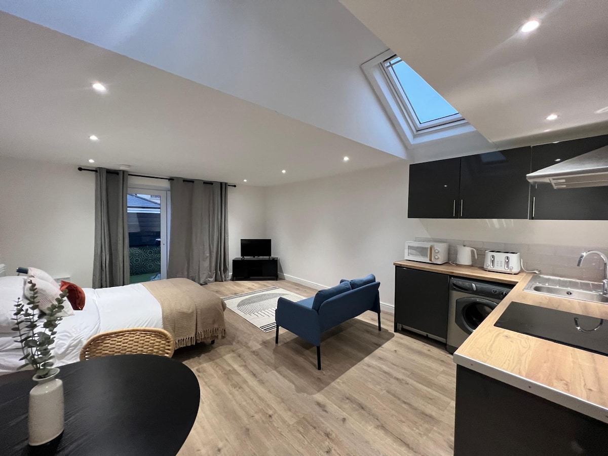 The Garden suite - Flats for Rent in Cardiff, Wales, United Kingdom ...