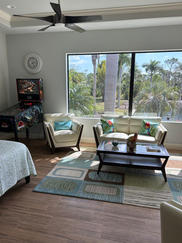 Guest Suite With King Bed At Parrot Lake - Sanibel Island, FL