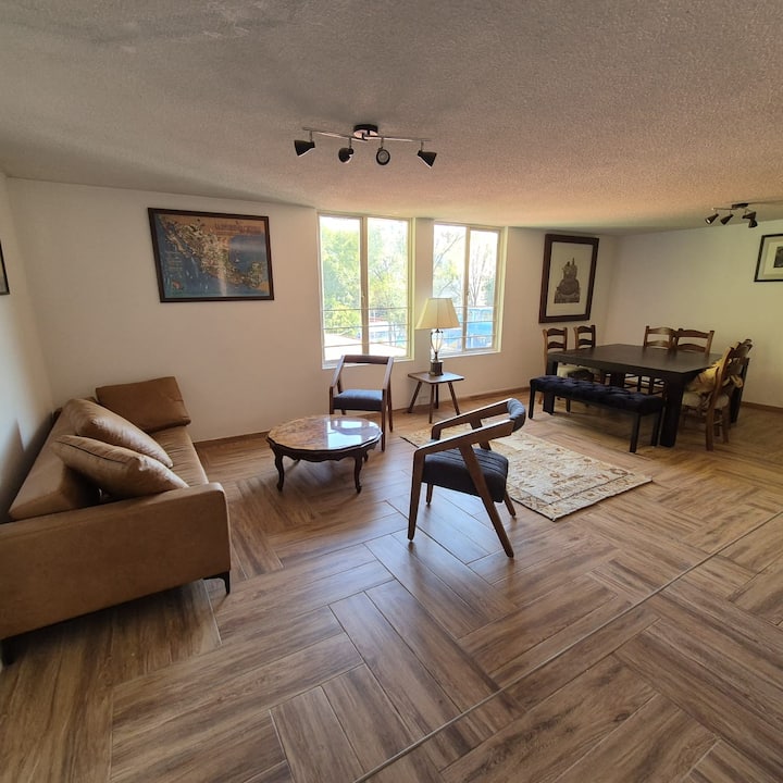 Comunicado Y Cerca De F. Kahlo - Mexico City