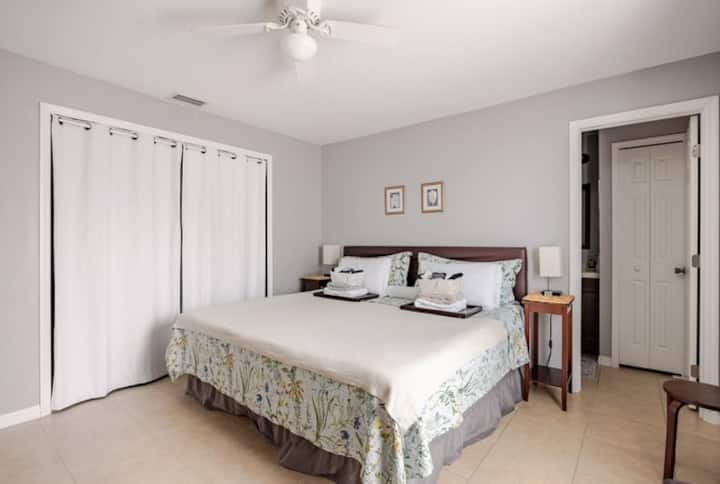 Debbie's Primary Suite - Sanibel Island, FL