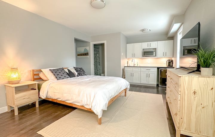 Cozy Private Guest Suite W/ Free Parking - Langford