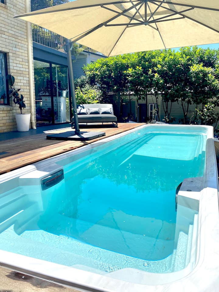 Hot Tub, Sauna & Heated Pool - Sydney