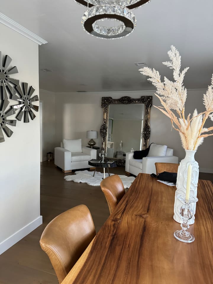 Yellow Door House! - Burbank, CA