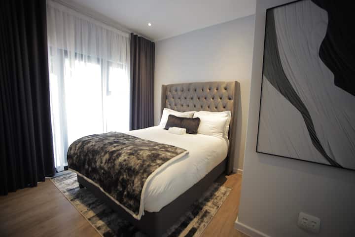 Luxury 2br/2ba In The Monroe, Sa - Johannesburg