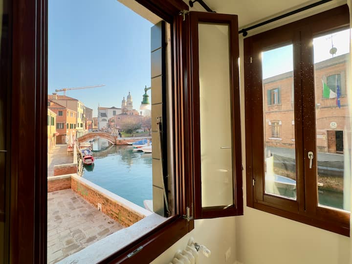 Private Canal View Home In Dorsoduro Venice - Venice