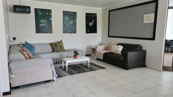 Spacious Stay In Jeffreys Bay - Jeffreys Bay