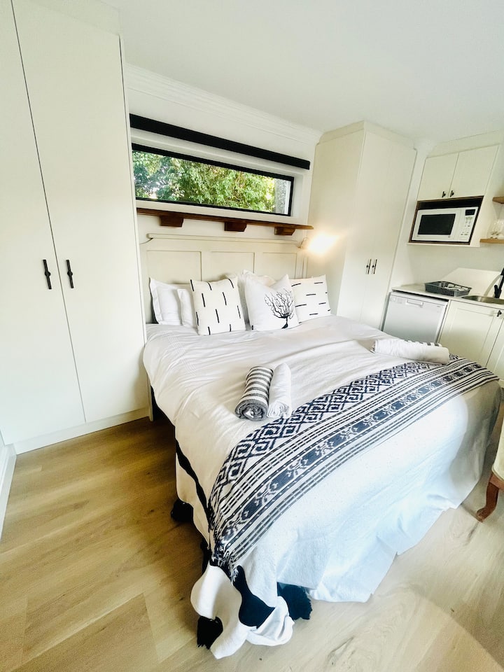 Rondebosch Vacation Rentals & Homes - Rondebosch, Cape Town, South ...