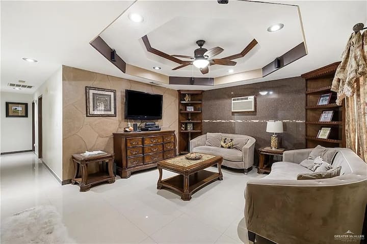 Luxury Home 3 Bedroom 2 Bathroom - Mission, TX