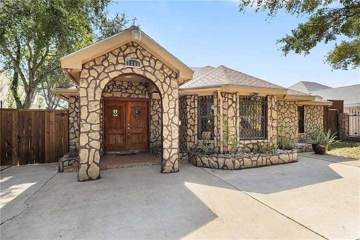 Luxury Home 3 Bedroom 2 Bathroom - Mission, TX