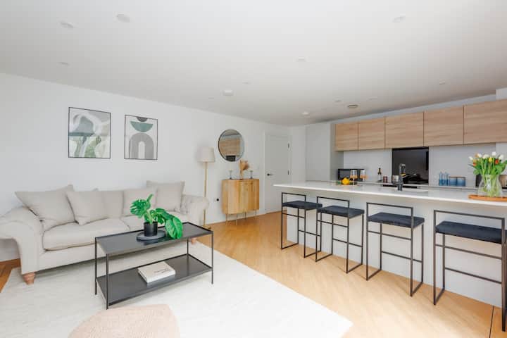 Close To Ashley Cross With Balcony - ボーンマス