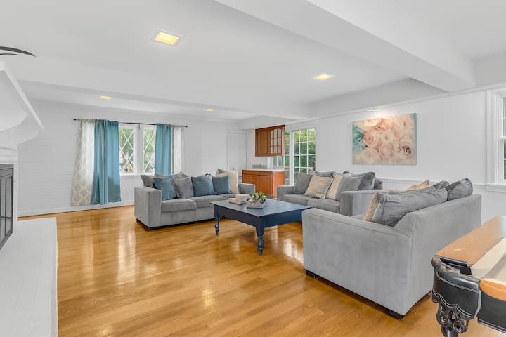 Cozy Luxe Stay:patio, Pool Table - Smithfield, VA