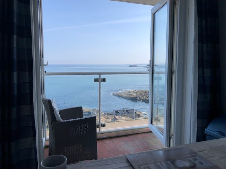 Seafront Warm Wave Watching - Castlerock