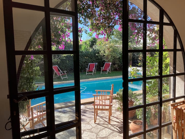 Appartement Corniche En Rez De Jardin Avec Piscine - Marseille