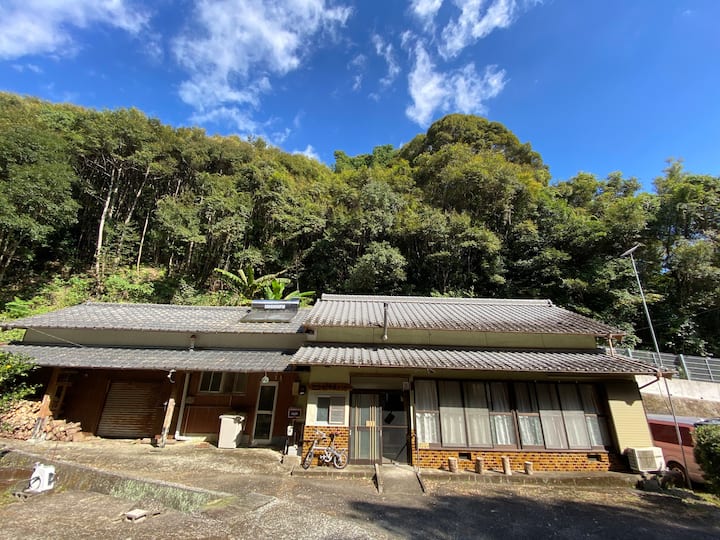 サーフィンPや自然環境に恵まれた谷間の雰囲気漂う宿「guesthouse創楽屋そらや」素泊まり宿 - 高知縣