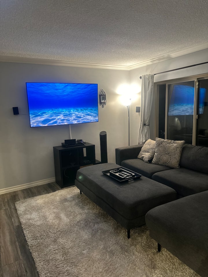 Quiet Modern Beach Condo W/garage - Long Beach, CA