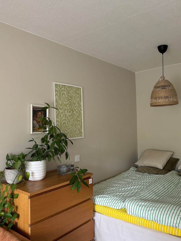 Studio In Design District Overlooking A Park - Helsinki