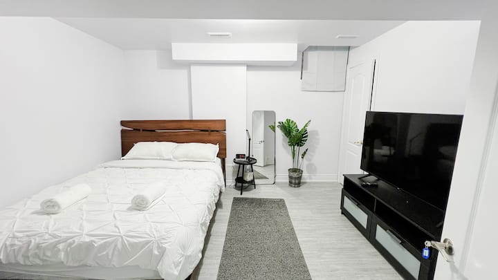 Cozy Private Entire Basement 1 Room & 1 Bath - Brampton