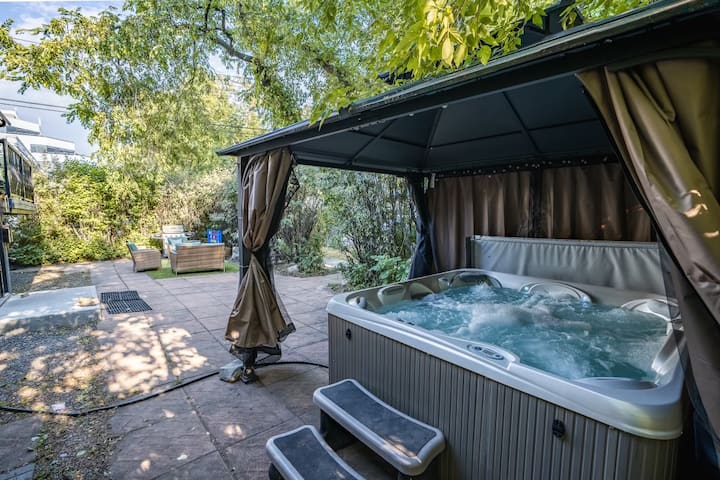 Dream Spot-hot Tub Close To Dtown/airport/food! - Alberta