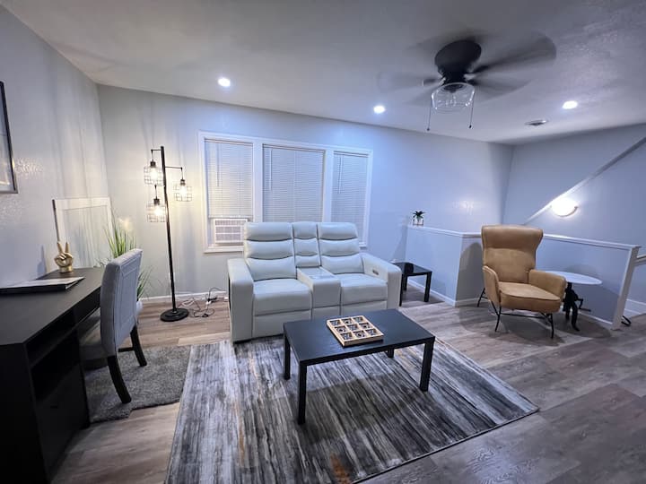 Cozy One Bedroom Apt - Oak Creek, WI