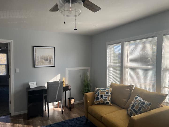 Cozy One Bedroom Apt - Oak Creek, WI